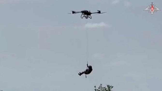 Quân đội Nga tiết lộ UAV cỡ lớn mang biệt kích và tên lửa chống tăng
